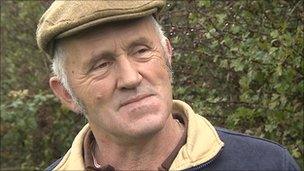 Rustlers steal 360 sheep from two Cornwall farms - BBC News