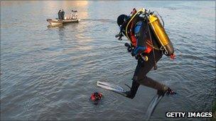 Seine reveals her secrets to Paris River Police - BBC News