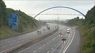 Exeter M5 bridge wins national construction award - BBC News