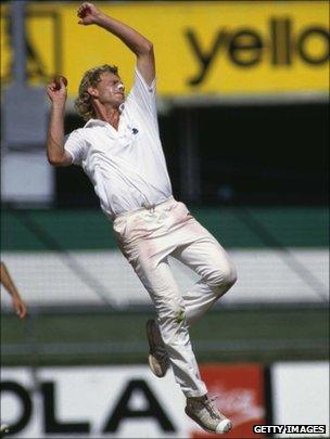 Graham Dilley: Memorial service in Worcestershire - BBC News