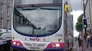 First Aberdeen tables new bus pay offer - BBC News