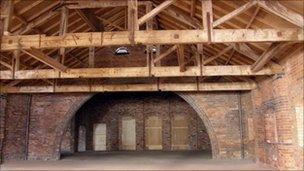 English Heritage praises Birmingham gas retort house - BBC News