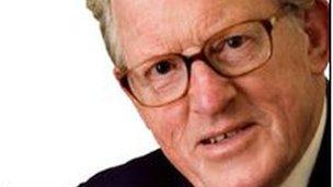 NI 'nightmare of bungalow in every field' says Lord Tom King - BBC News