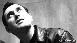 Harold Pinter sketch rediscovered after half a century - BBC News