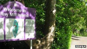 Ray Mill Island in the River Thames to close for five weeks - BBC News