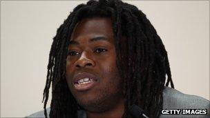 London 2012: Paralympian Ade Adepitan has wheelchair stolen - BBC News