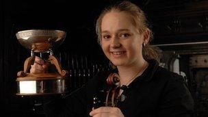 Roddy Macleod bags Glenfiddich Piping crown - BBC News
