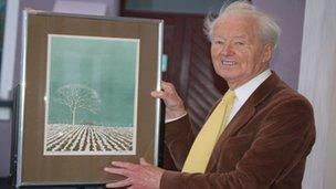 'Rihanna's tree' up for grabs in church sale - BBC News