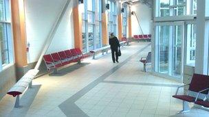 Newark Bus Station in Nottinghamshire opens to the public - BBC News