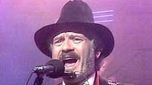 Jim Gilchrist's family shocked by killer's release - BBC News