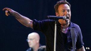 Bruce Springsteen announces 2012 tour - BBC News