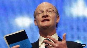 David Willetts walks out of Cambridge University talk - BBC News