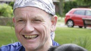 'Blind Dave' Heeley supports Macmillan Cancer charity - BBC News