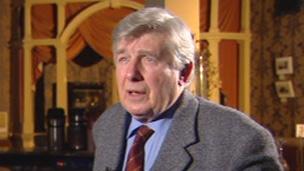Scotland The What? comic Steve Robertson dies - BBC News
