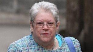 NI agent handler Ian Hurst tells Leveson of computer hacking - BBC News