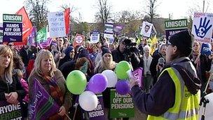 Gloucestershire strikes: 2,000 protesters join mass rally - BBC News