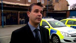 Praise for 'relentless' detective Stephen Hopkins - BBC News