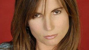 Matlock rock band Saracen use Robin Beck for Marilyn Monroe LP - BBC News