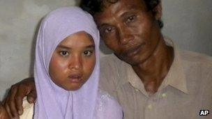 Indonesian tsunami girl 'reunited with family' - BBC News