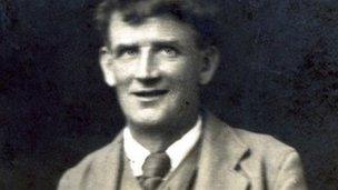 Somme soldier Thomas Lewis's medal at Cardiff Castle Museum - BBC News