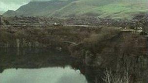 Dorothea Quarry rescue for diver in Snowdonia - BBC News