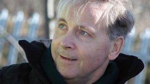 Tributes to Oxfordshire councillor Roger Belson - BBC News