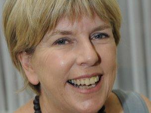 Inner city head teacher made a dame by Queen - BBC News