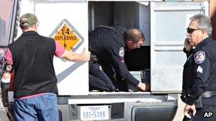 Texas airport: explosives found in man's luggage - BBC News