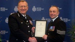 Leeds officers commended for disarming knifeman - BBC News