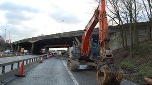 M1 Catthorpe interchange reopens after bridge work - BBC News