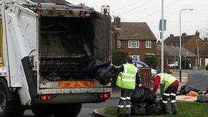 Binmen criticised for sick days by North Devon Council - BBC News