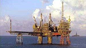 UK oil industry investment hits record high - BBC News