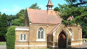 Work to restore Victorian chapels in Northampton - BBC News