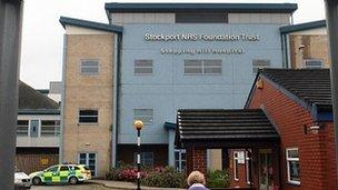 John Beeley death at Stepping Hill Hospital probed - BBC News