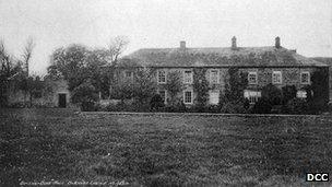 Exhibition explores Charles Dickens' links with County Durham - BBC News