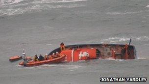 Teignmouth salvage company takes on Girl Rona recovery - BBC News