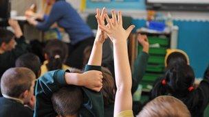 Shouting out in class 'helps pupils to learn' - BBC News