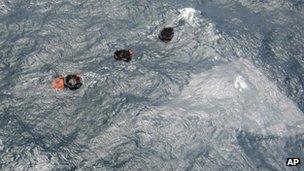 Papua New Guinea: Scores missing after ferry sinks - BBC News