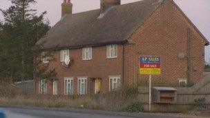 Siege man Barry Horspool died from gunshot wound to head - BBC News