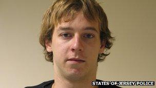 Jersey man with more than 100 convictions jailed - BBC News