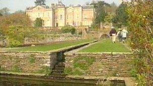 Taunton's Hestercombe House handed over to trust - BBC News