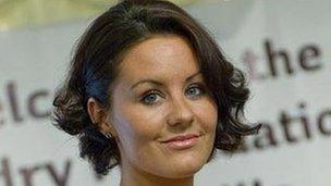 Colin Hendry's daughter launches e-petition over cosmetic surgery - BBC ...