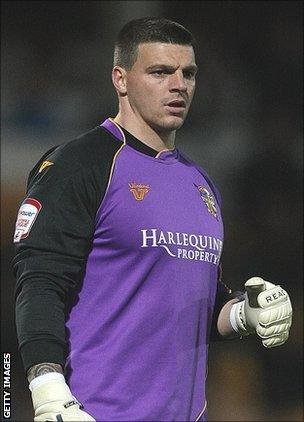 Port Vale's Stuart Tomlinson backed after costly error - BBC Sport