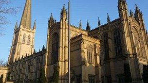 Wakefield Cathedral restoration work begins - BBC News
