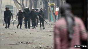 Egypt's police still in crisis after revolution - BBC News
