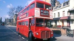 New Routemaster bus starts running on London roads - BBC News
