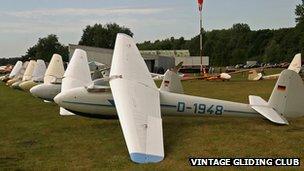 Gliding competition for 2012 Wenlock Olympian Games - BBC News