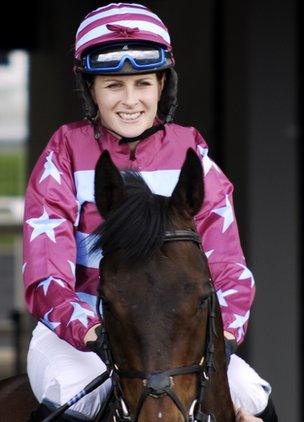 Jockey Isabel Tompsett rides again after horse racing fall - BBC News