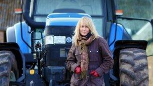 'Slipper farmers' harvest money - BBC News