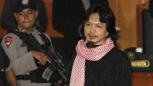 Jail term for Indonesia militant Pepi Fernando - BBC News